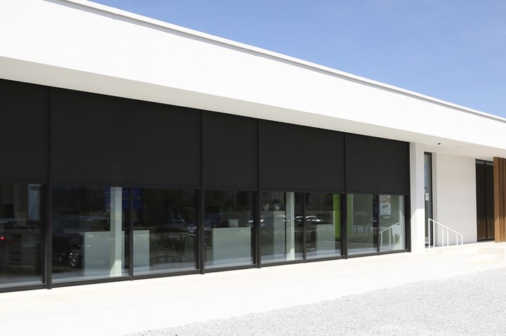 Fachadas Reynaers Aluminium e sombreamentos Renson: nova combinação ...